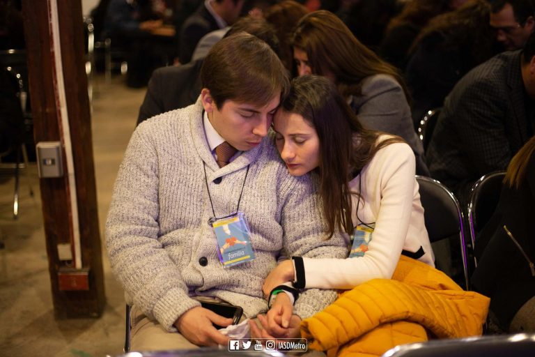 Pareja fortalece su relación y conoce a Cristo en encuentro de ...