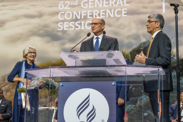 Ted Wilson recibe homenaje por sus años de servicio a la Iglesia ...